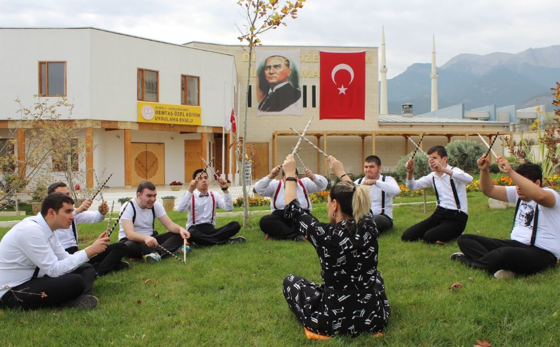 Nexans - The Fondation Nexans brings solar energy to children in Denizli